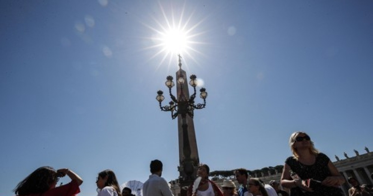VATICAN ITALY HOT WEATHER