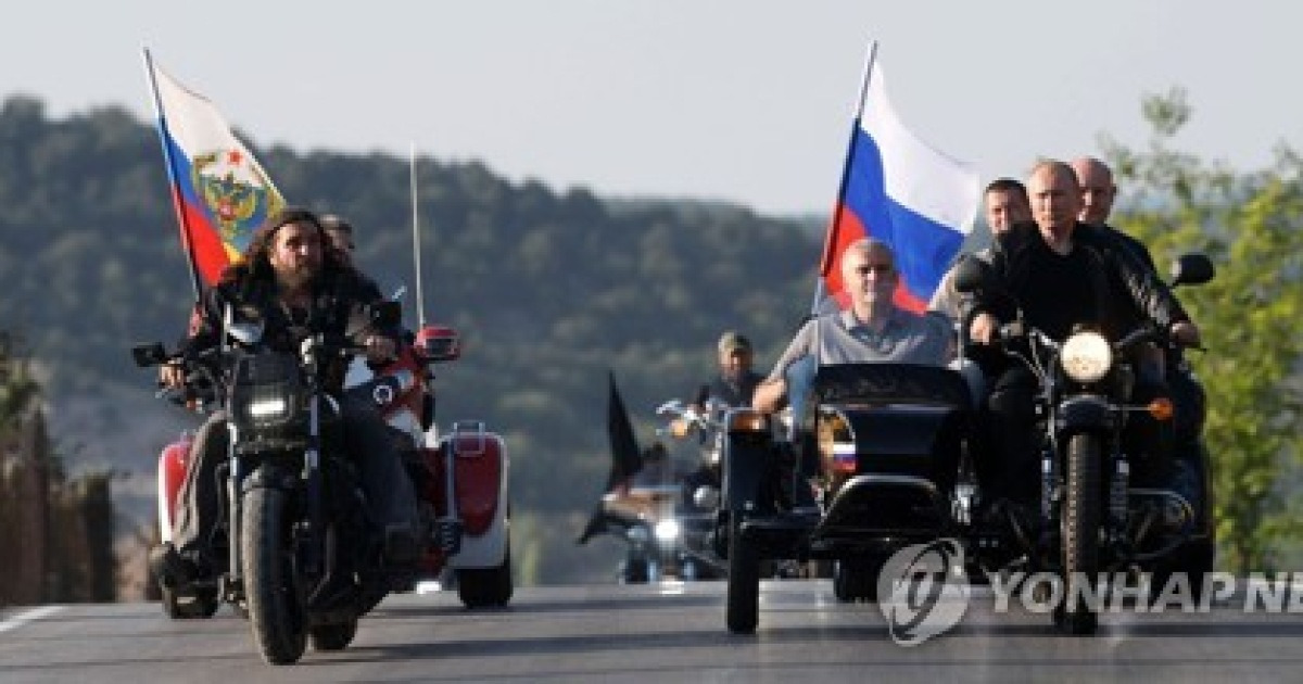 RUSSIA CRIMEA PUTIN NIGHT WOLVES