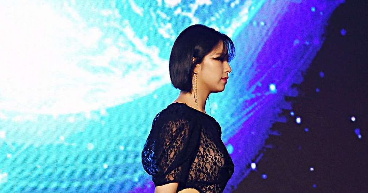 [머니S포토] 트와이스 정연, 파격적인 시스루 드레스 패션(2019 SOBA)