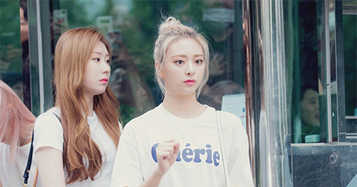 [bnt움짤] ITZY 유나 '기다리는 모습도 넘나 깜찍'