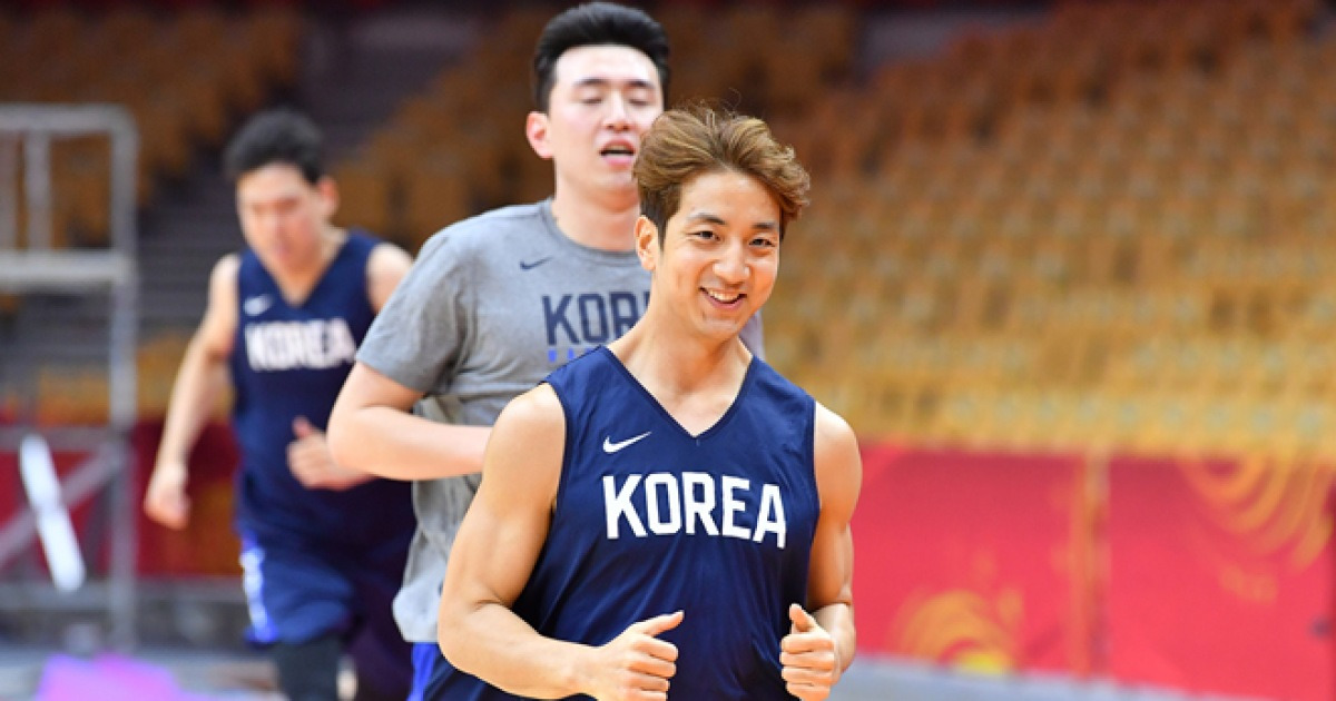 [JB포토] FIBA WC 허훈 '첫 훈련은 웃으면서 즐거운 마음으로'