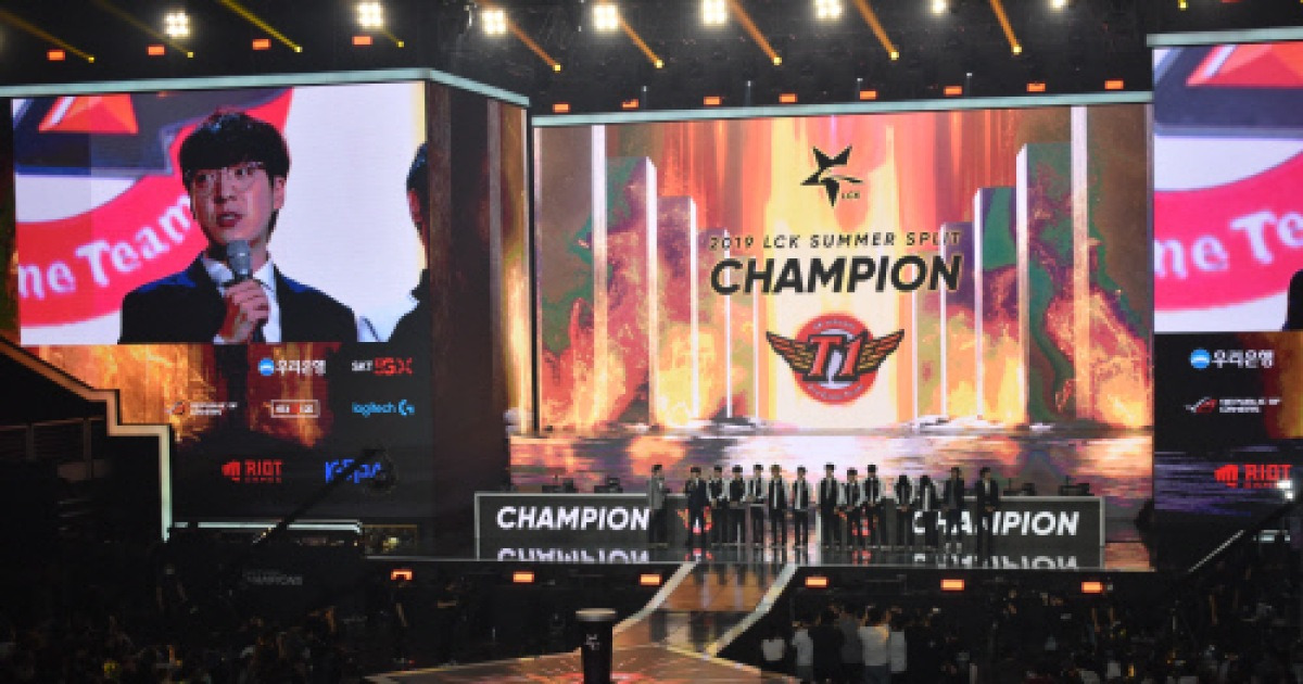 도장깨기 성공한 SK텔레콤..LCK 서머 결승 그리핀 3-1잡고 우승, 8번째 트로피