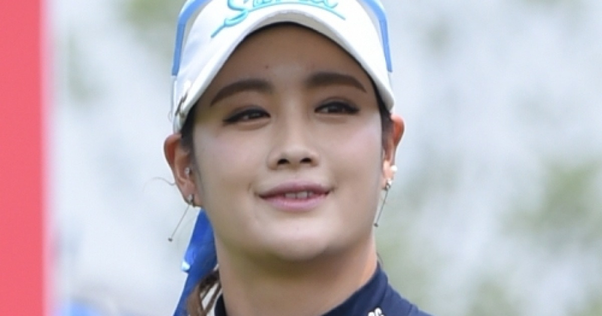 선두권 박결 "2년만의 샷이글 기뻐요~" [KLPGA 이데일리 레이디스오픈]