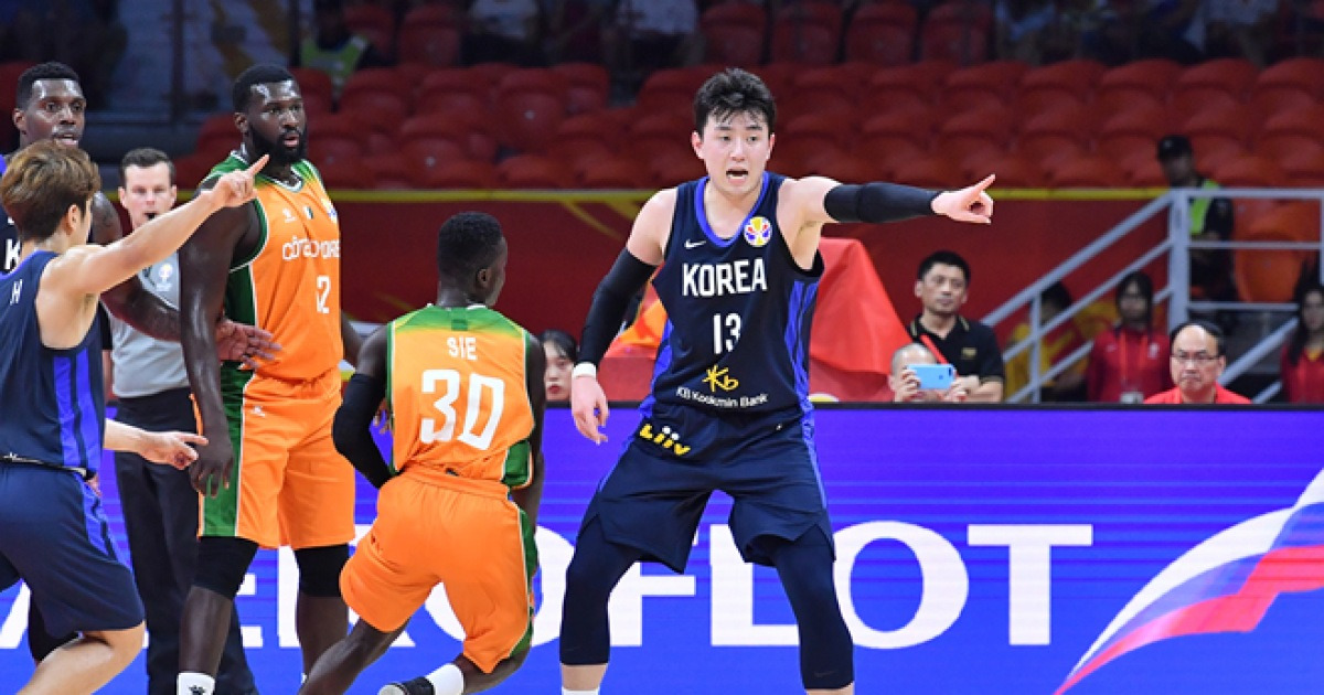 [JB포토] FIBA WC 강상재 '탑위치에서 공격자 돈다'