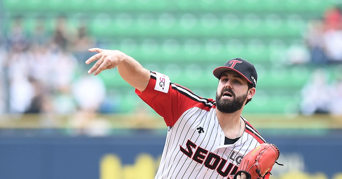 최고 구속 152km, LG 켈리 후반기 지날수록 더 잘한다