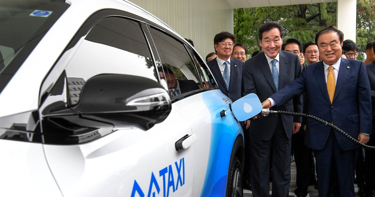 Assembly opens hydrogen-refilling station