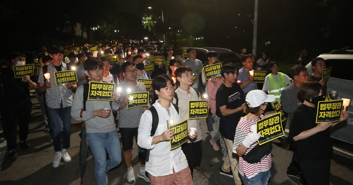 [News Focus] Young, moderate voters show signs of turning away from ...