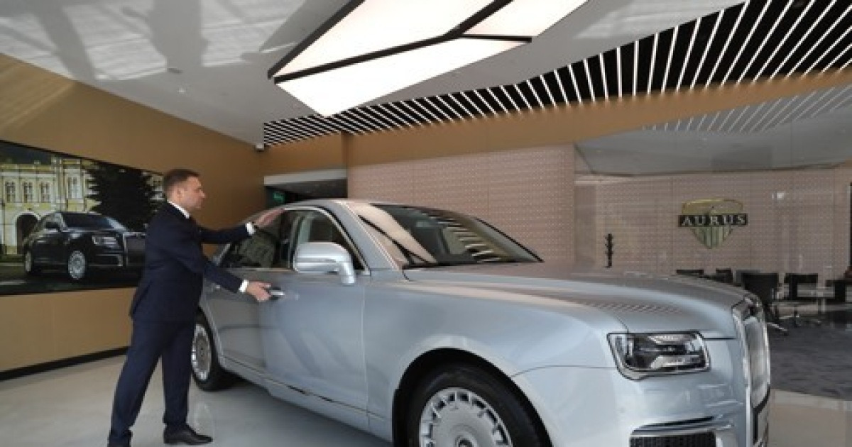 RUSSIA AURUS SHOWROOM