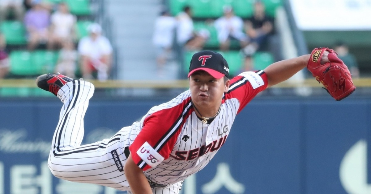 이틀 연속 포아웃 세이브.. 32SV 고우석, 구원왕 레이스 아직 모른다