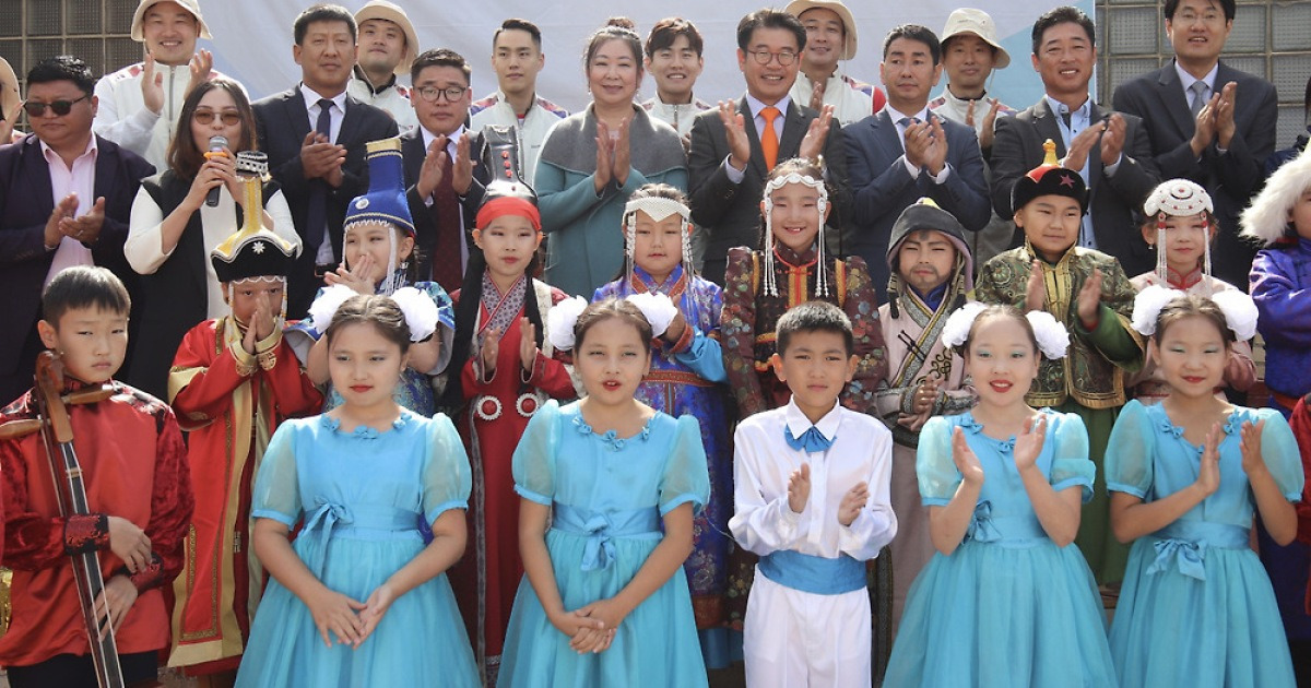 [Photo News] Asiana's 'Beautiful Classroom' in Mongolia