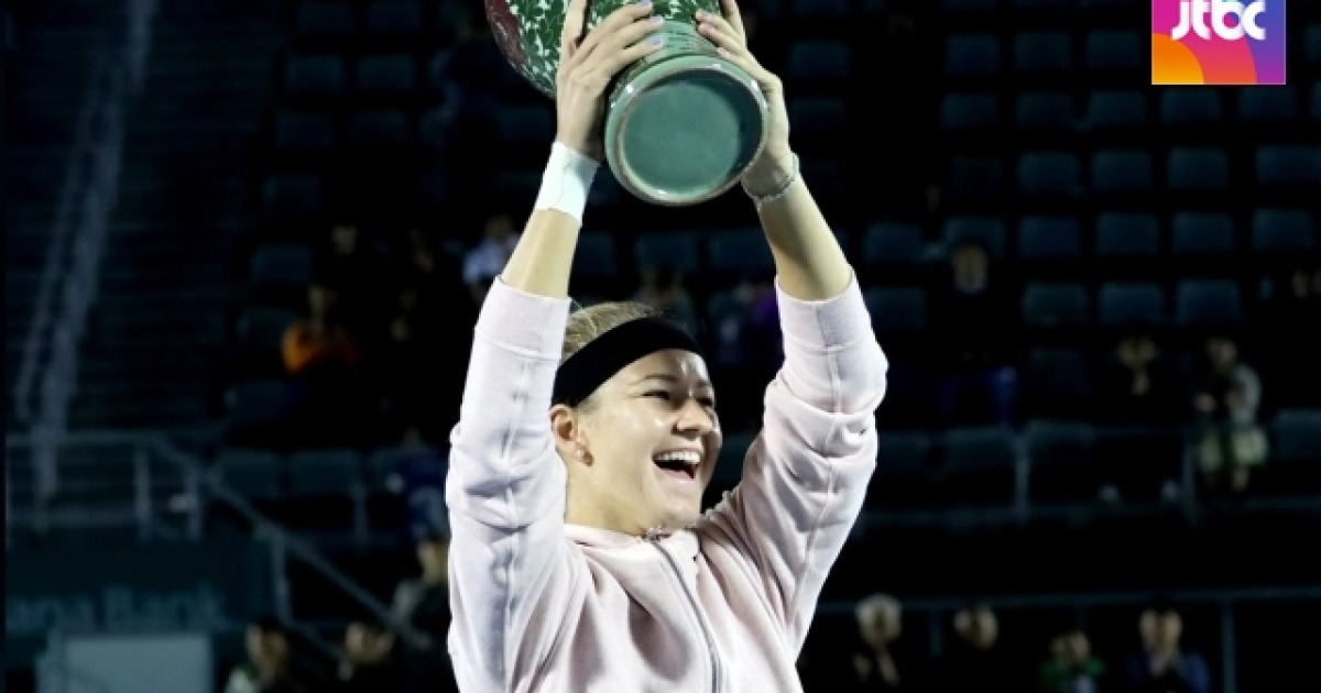 '윔블던 8강' 무호바, 코리아오픈 우승..가파른 상승세