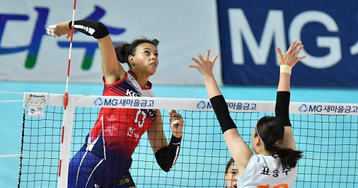 KGC인삼공사, IBK기업은행 완파..KOVO컵 준결승행