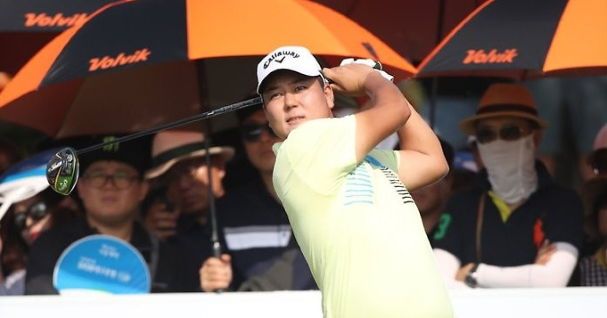 1번홀 티샷 날리는 함정우