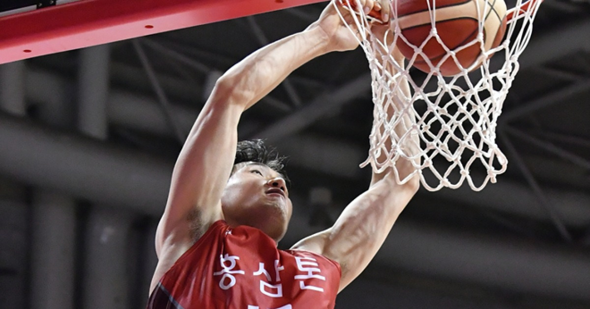 [JB포토] KGC 문성곤 '투핸드 덩크 작렬'