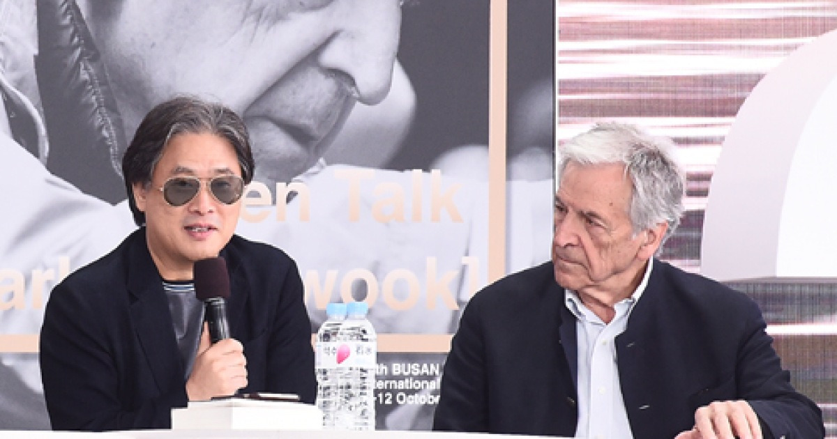 박찬욱 감독, 부산 마라톤 교통 통제로 25분 지각 "늦어서 죄송"[24th BIFF]