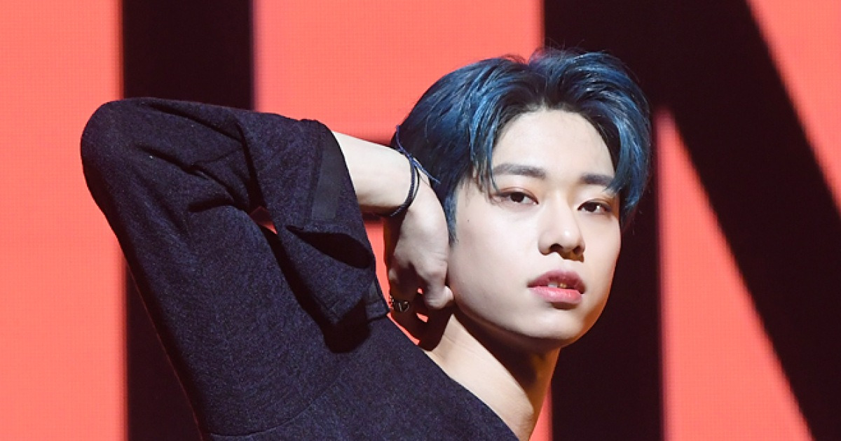 [TD포토] AB6IX 김동현 '흘려 내리는 섹시미'