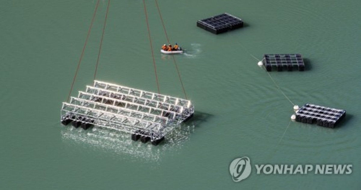 SWITZERLAND PHOTO SET ENERGY FLOATING SOLAR PANNELS