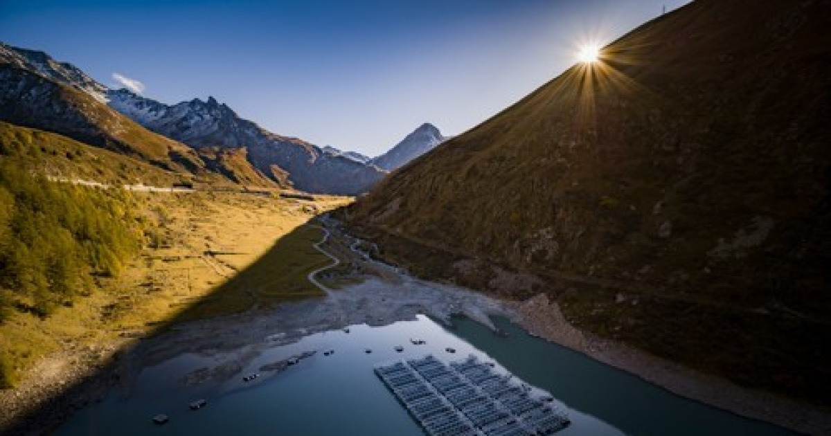 SWITZERLAND PHOTO SET ENERGY FLOATING SOLAR PANNELS