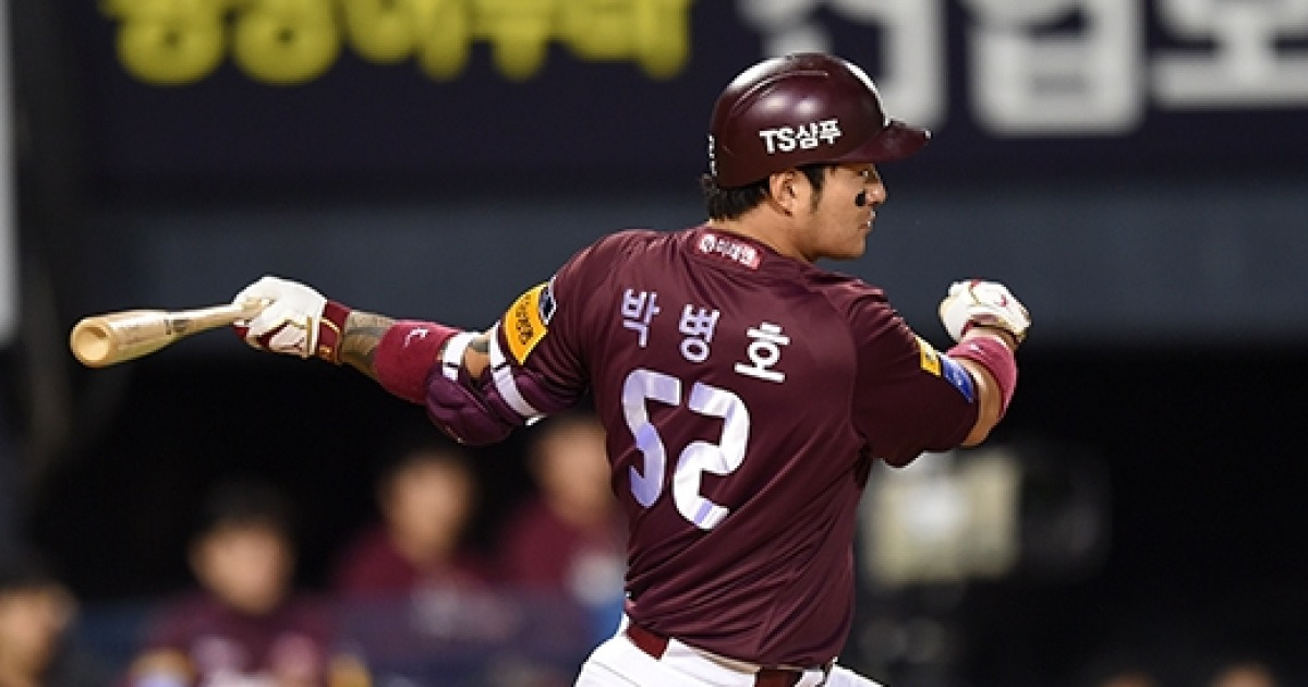 [준PO 4차전] '준PO MVP' 박병호 "모처럼 웃을 수 있는 시리즈"