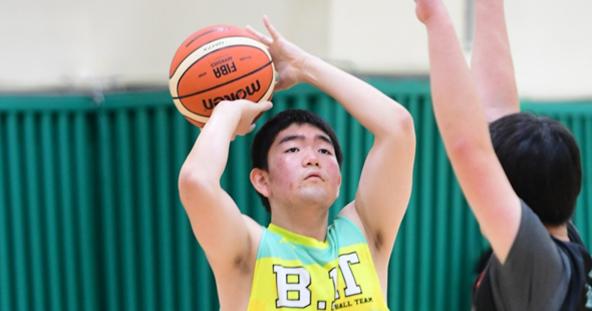 [JB포토] '2019 KBL 스쿨리그' 부산관광고 정민수 '수비가 있어도 던진다'