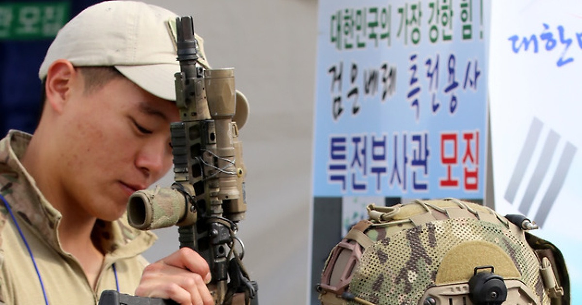 해군 UDT 장비 착용하는 어린이