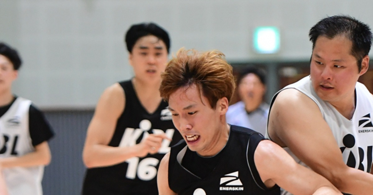 [JB포토] '2019 KBL 신인드래프트 일반인 실기테스트' 돌파하는 김인식