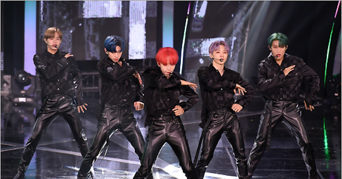 [MD포토] AB6IX '멋진 가죽 패션에 더 멋진 무대'