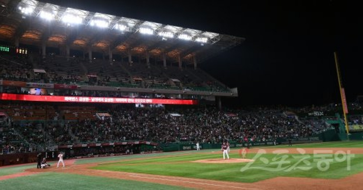 PO 2차전, 텅빈 야구장! [포토]