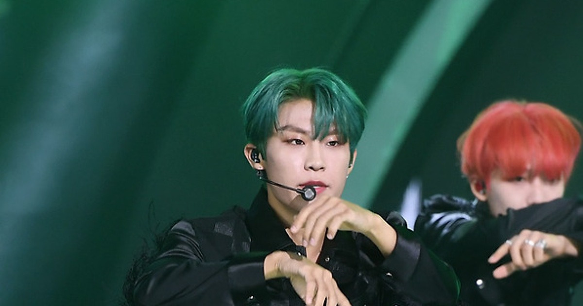 [TD포토] AB6IX 박우진 '공중부양'