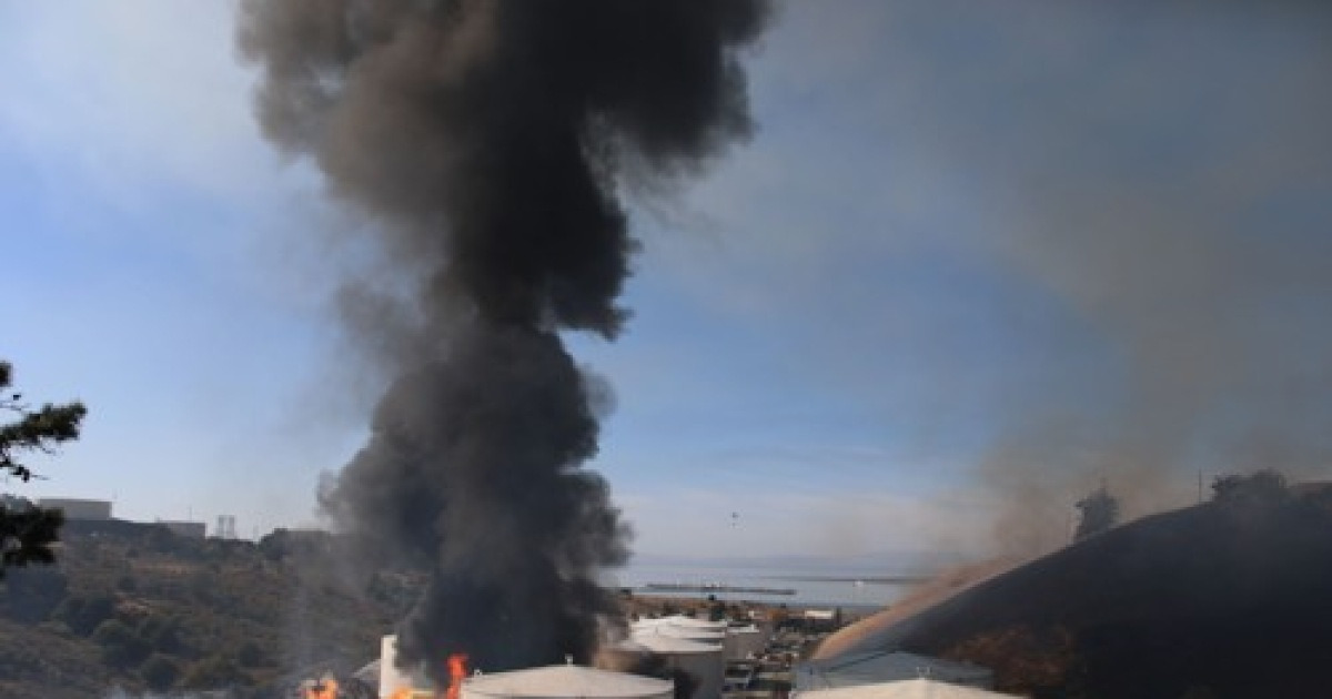APTOPIX Oil Storage Fire