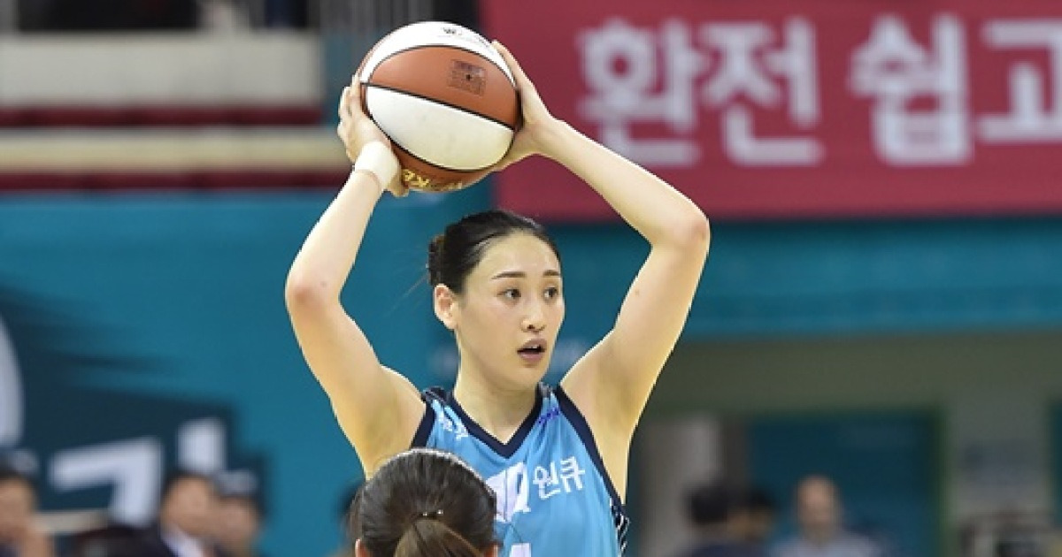 [BK Review] '강이슬 30점' 하나은행, BNK 추격 제치고 개막전 승리 장식