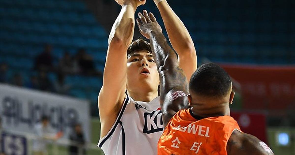 [JB포토] KCC 송교창 '막아도 성공'