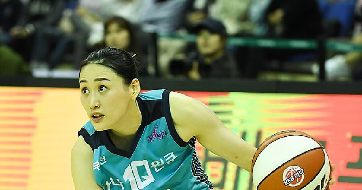 [JB포토] KEB 강이슬 '민첩하게 스텝백'