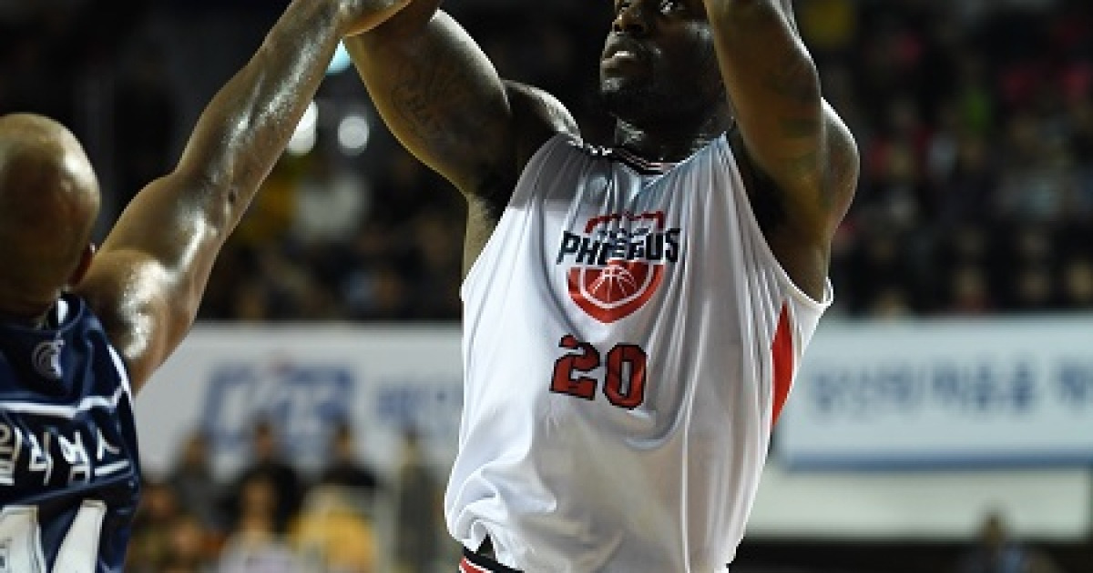 '라건아 16점·17R' 현대모비스, KCC 제압..3연패 뒤 2연승