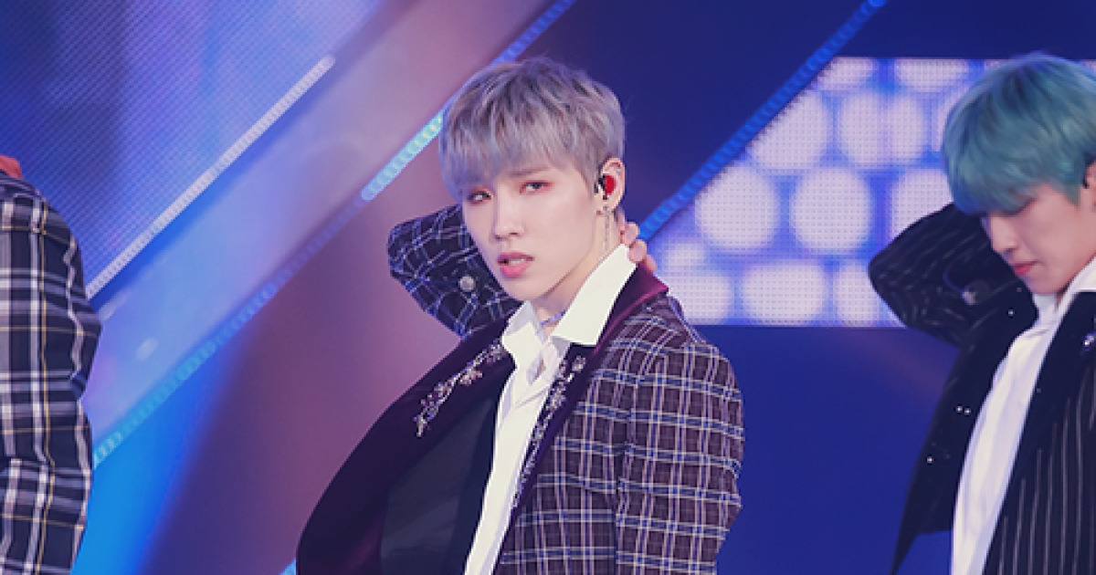 [bnt포토] AB6IX 전웅 '아이고 뒷목이야'