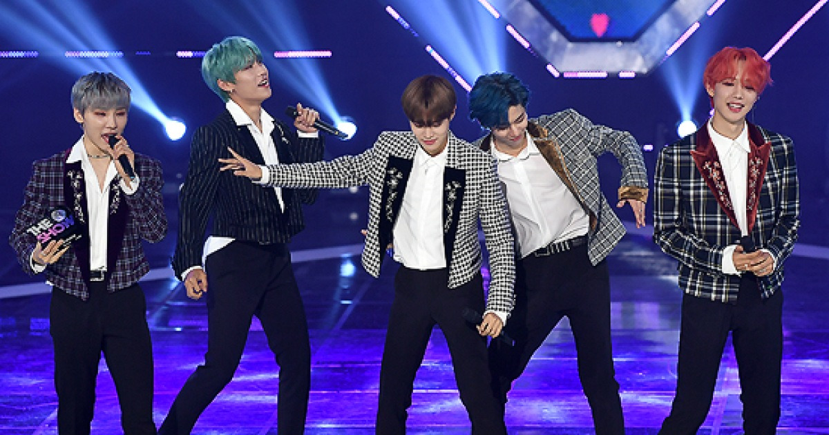 AB6IX, 더쇼 1위에 신나 덩실덩실 [MK포토]