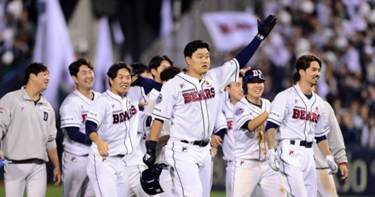 두산의 수비가 키움 기세 눌렀다..KS 1차전 끝내기 승리