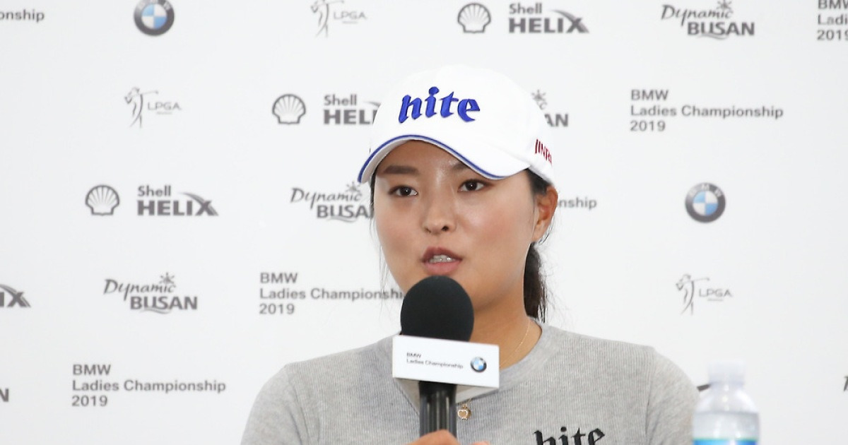 고진영 'BMW 챔피언십 1R 공동 2위'