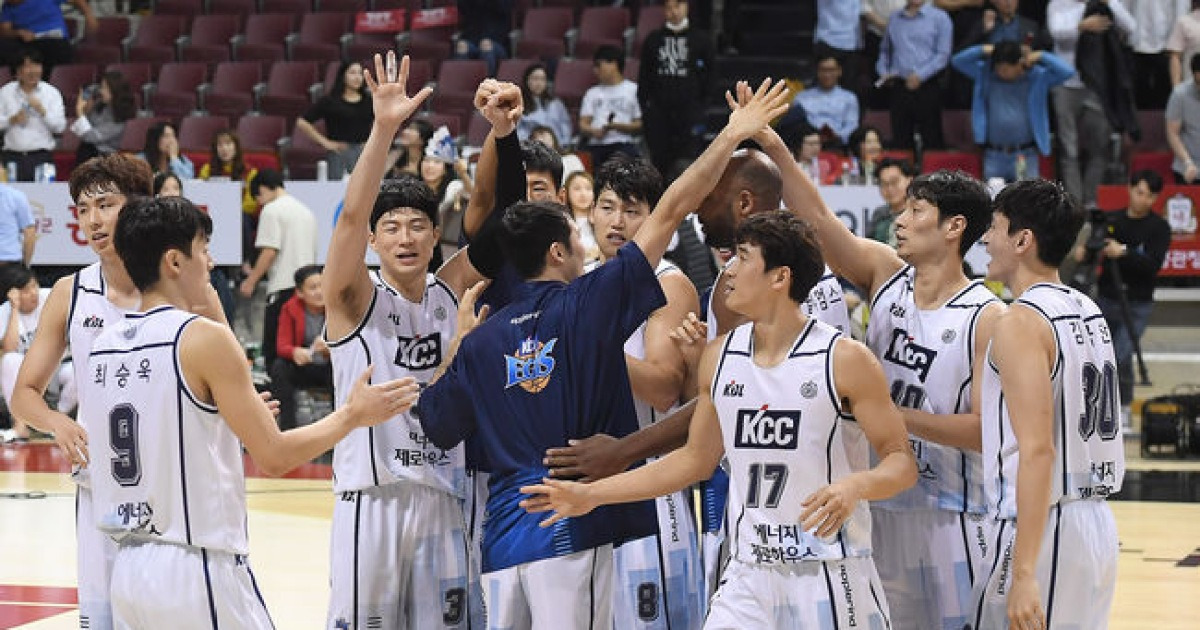 84-82, 2점차 승리거둔 KCC [사진]