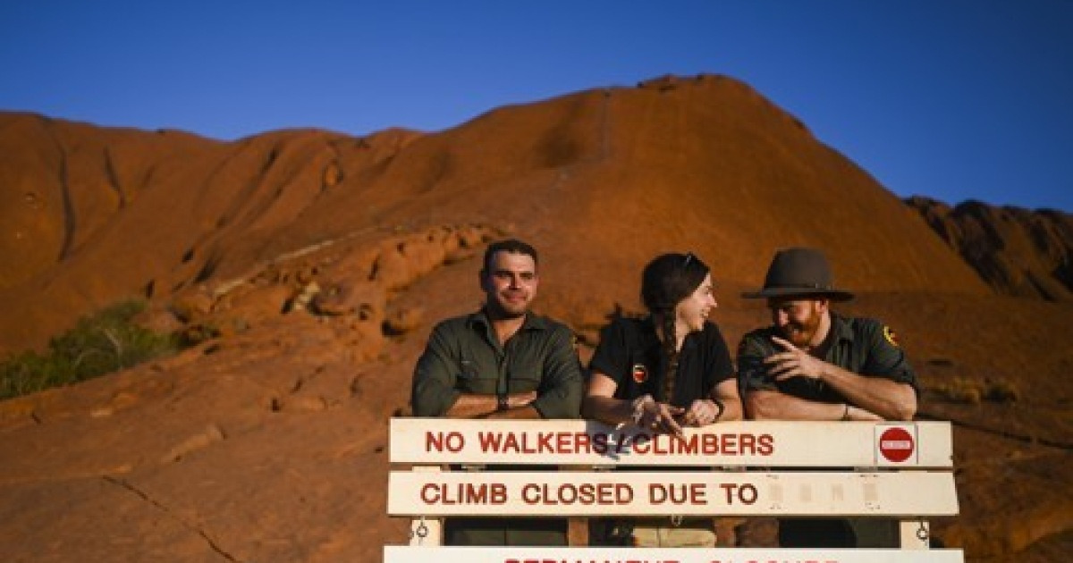 AUSTRALIA ULURU CLIMB CLOSURE