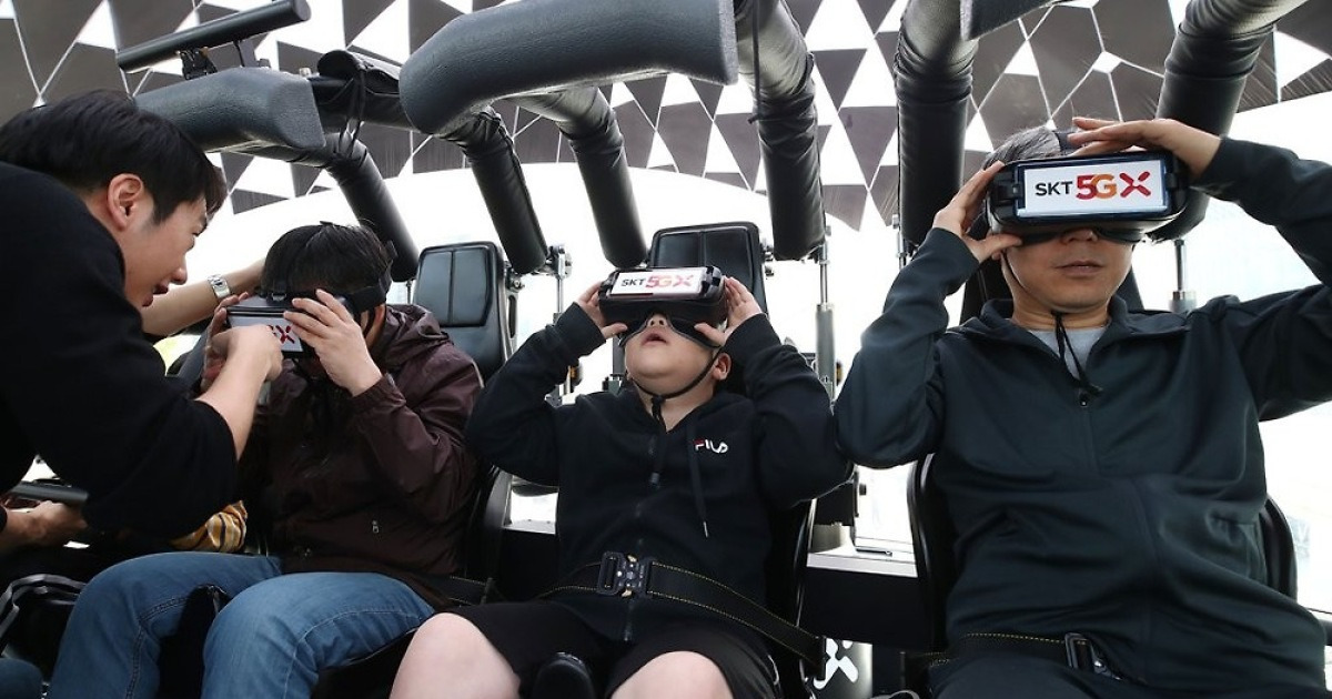 '5GX 시네마' 체험하는 시민들