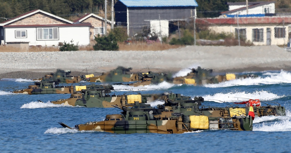 해병대 KAAV 해안 돌격