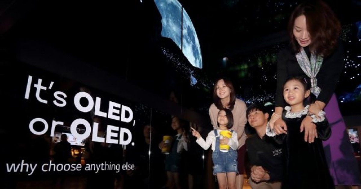 LG디스플레이, CGV서 OLED 체험 부스 운영