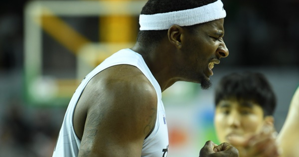 '브라운 35점 17리바운드' KGC, DB에 78-77 승리..5위 점프