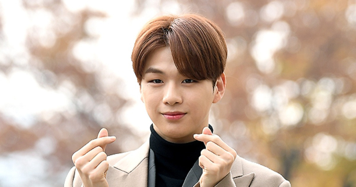 강다니엘, 여심 녹이는 하트 [MK포토]