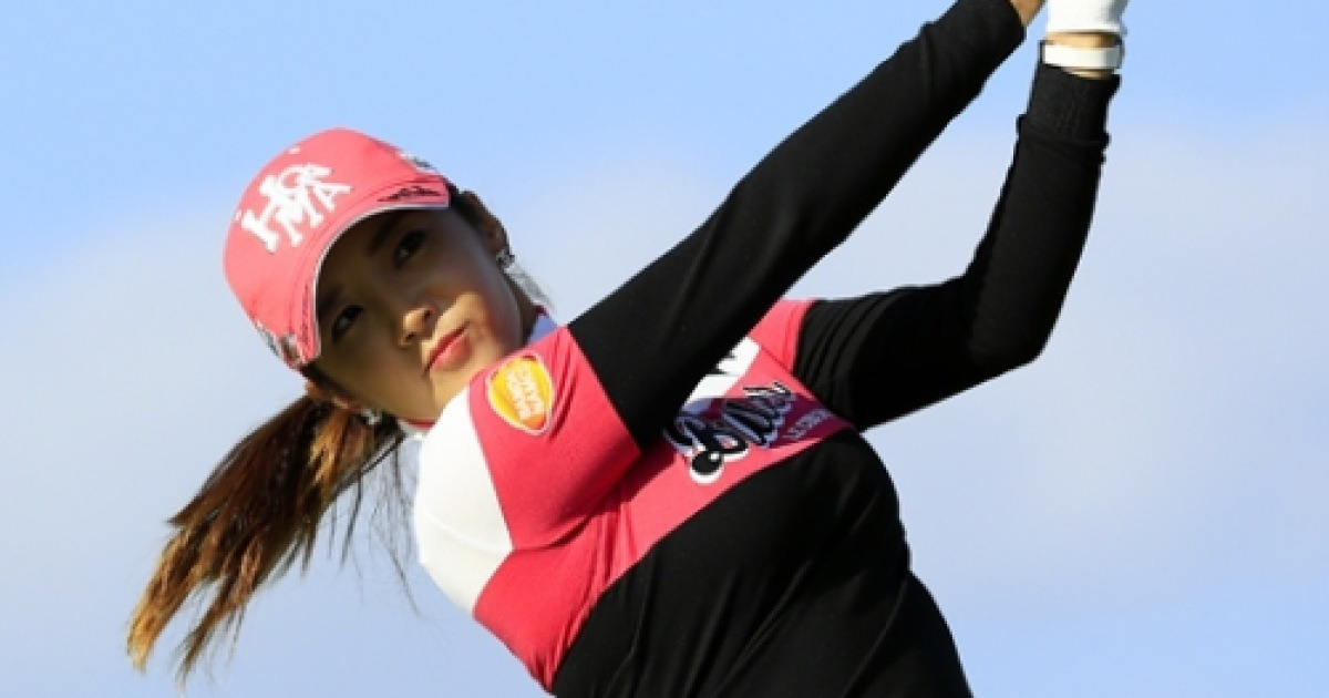 상승세 이보미, 최종일 2타차 역전 우승 기대 [JLPGA]