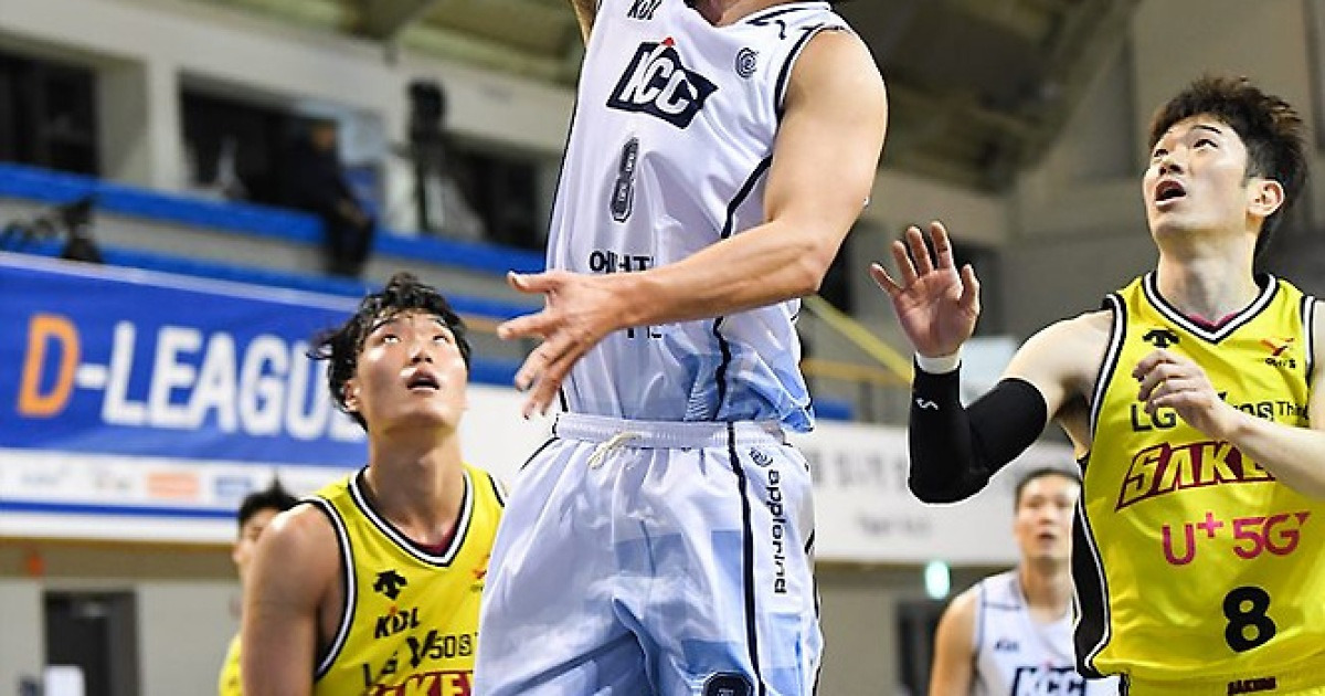 [JB포토] KCC 최현민의 골밑 공격