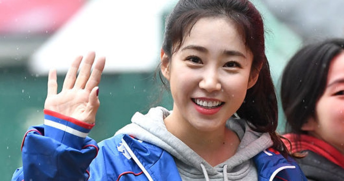 '원조 야구 여신' 최희, 미소 만큼 빛난 특급 팬서비스 [KBO팬클럽야구]