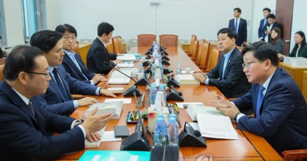 예결위, 엿새만에 예산안 심사 재개..'3당 간사협의체' 가동(종합)