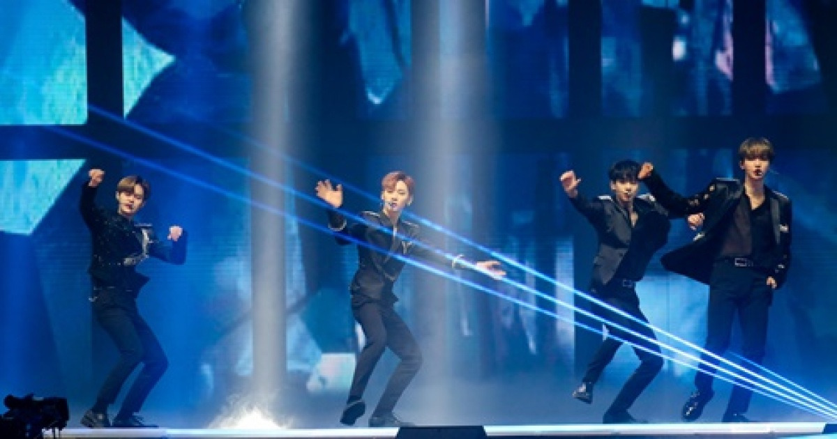 AB6IX, 박우진과 함께한다는 마음으로~[포토]